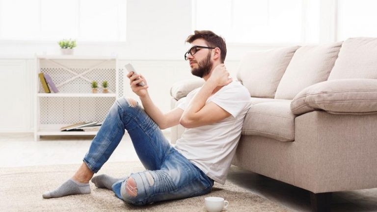 Text Neck: How Smartphone Use Addiction Can Cause Neck Pain – SAPNA ...